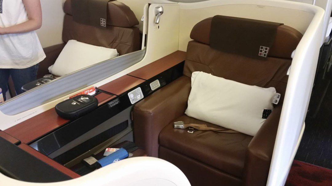 JAL first class review ORD NRT - Points with a Crew