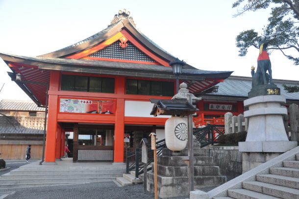 The magical journey through thousands of tori gates at Fushimi Inari ...