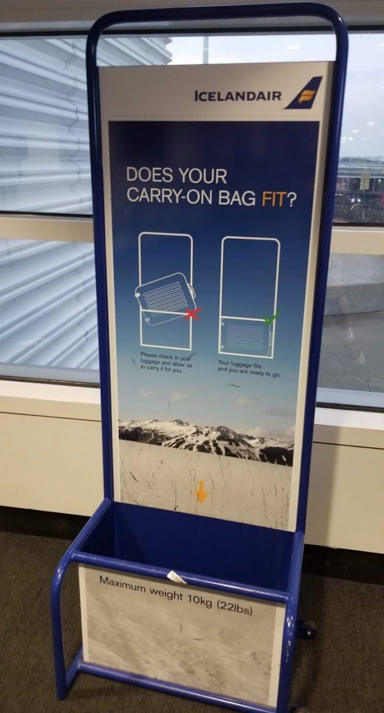 Icelandair ORD / Chicago to Reykjavik Keflafik (KEF) economy flight ...