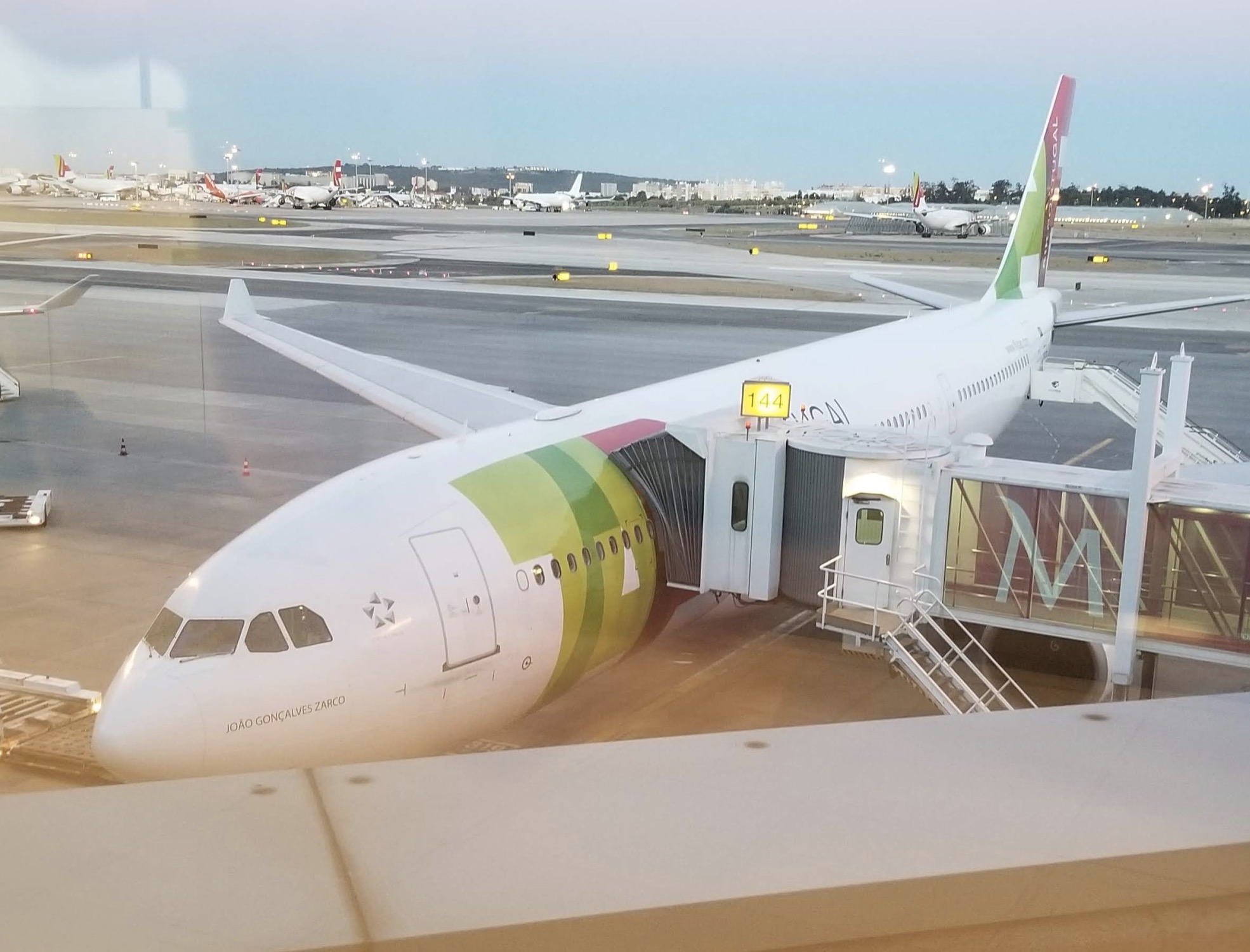 TSA urges flyers to follow ‘deplaning’ rules as passenger charged ...