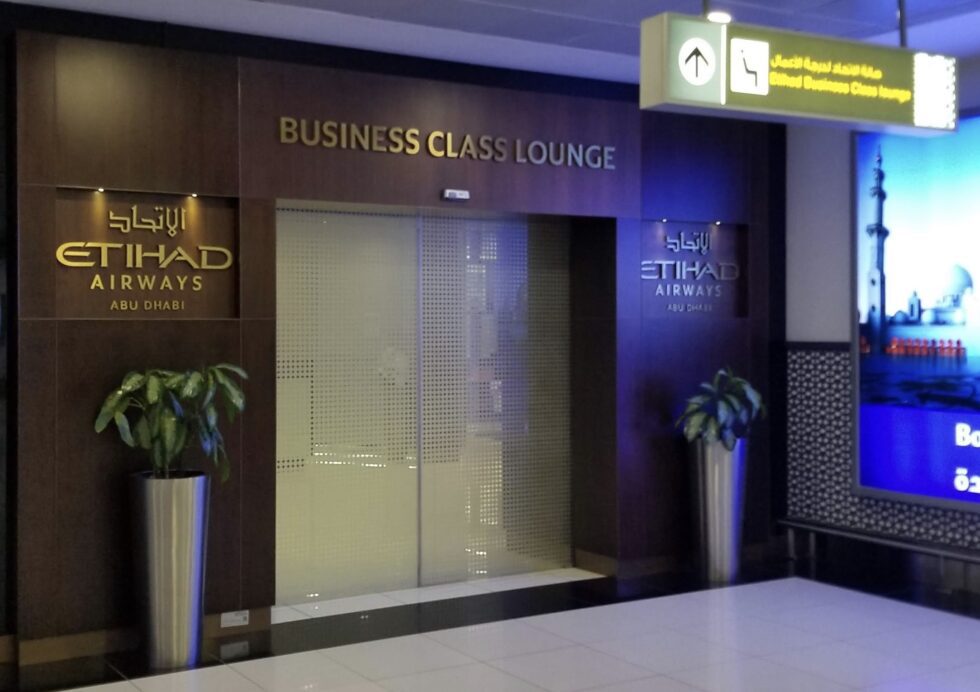 Etihad Lounge Abu Dhabi Terminal 3 Airport Lounge Review - Points with ...
