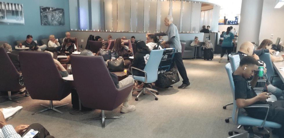 The Club MSY lounge review - New Orleans Airport Priority Pass - Points ...