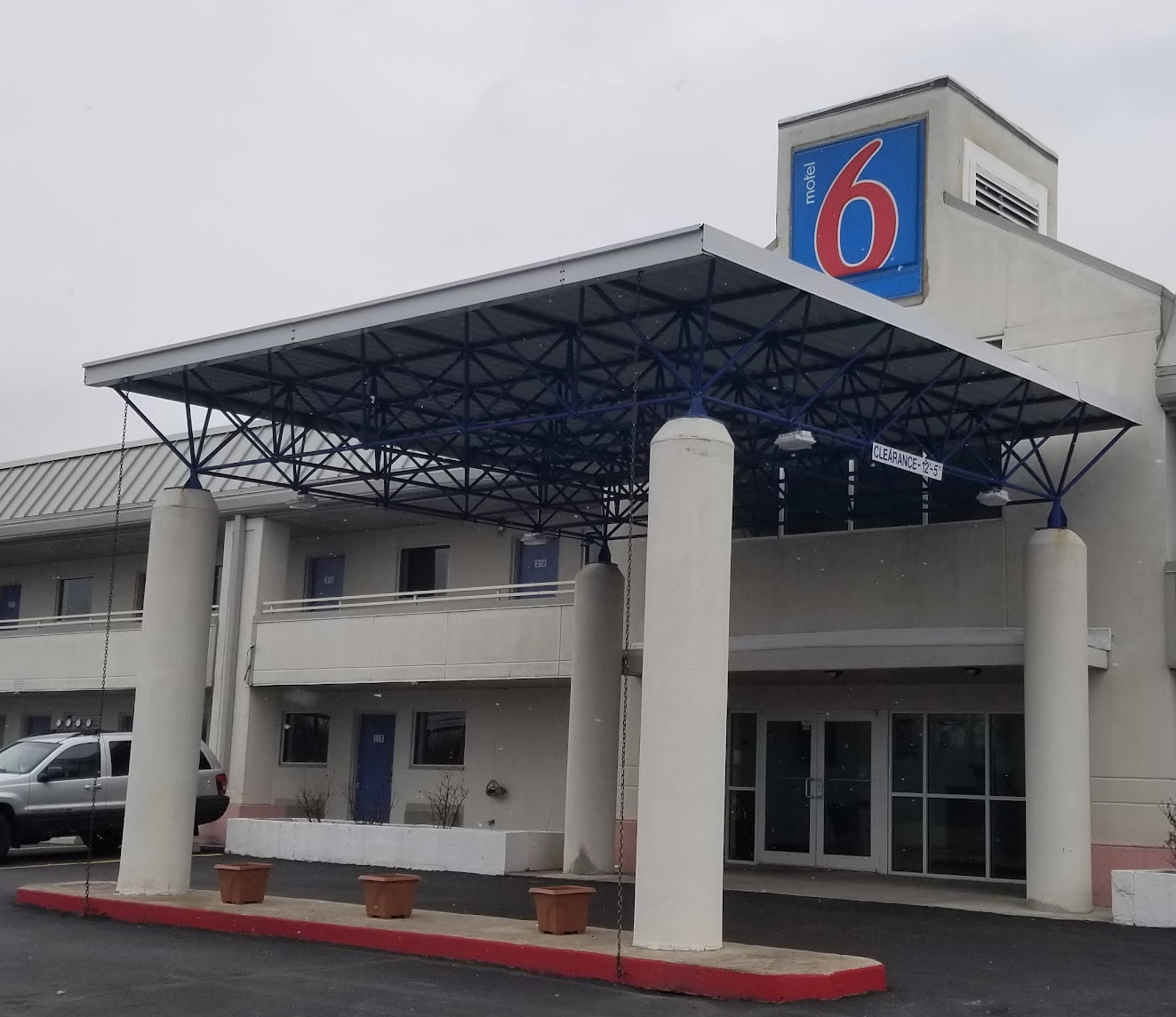 Why I Stayed At A Motel 6 (And Why I Gave It 5 Stars) - Points with a Crew