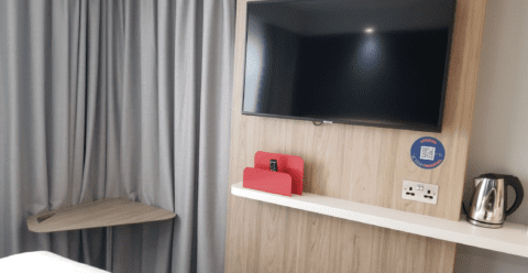 Holiday Inn Express London Hammersmith Review - Points with a Crew
