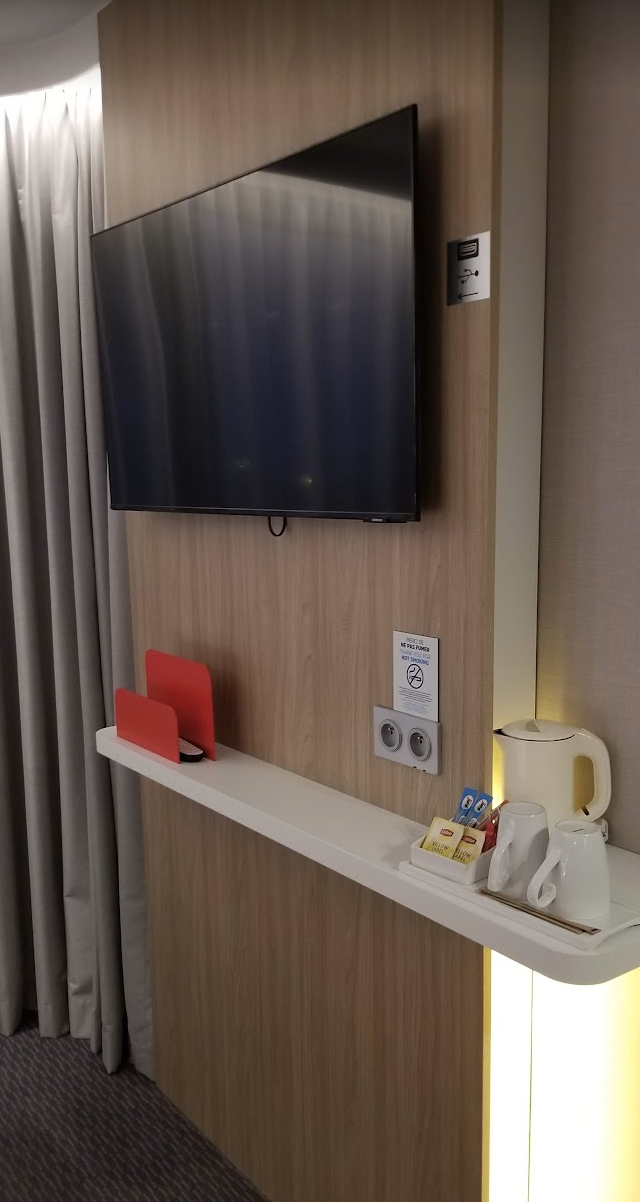holiday-inn-express-paris-cdg-airport-hotel-review-room - Points with a ...