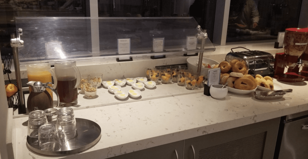 The Club CLE lounge review - Cleveland Airport Priority Pass - Points ...