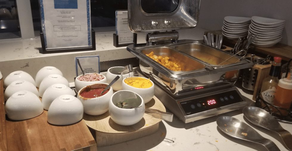 The Club CLE lounge review - Cleveland Airport Priority Pass - Points ...