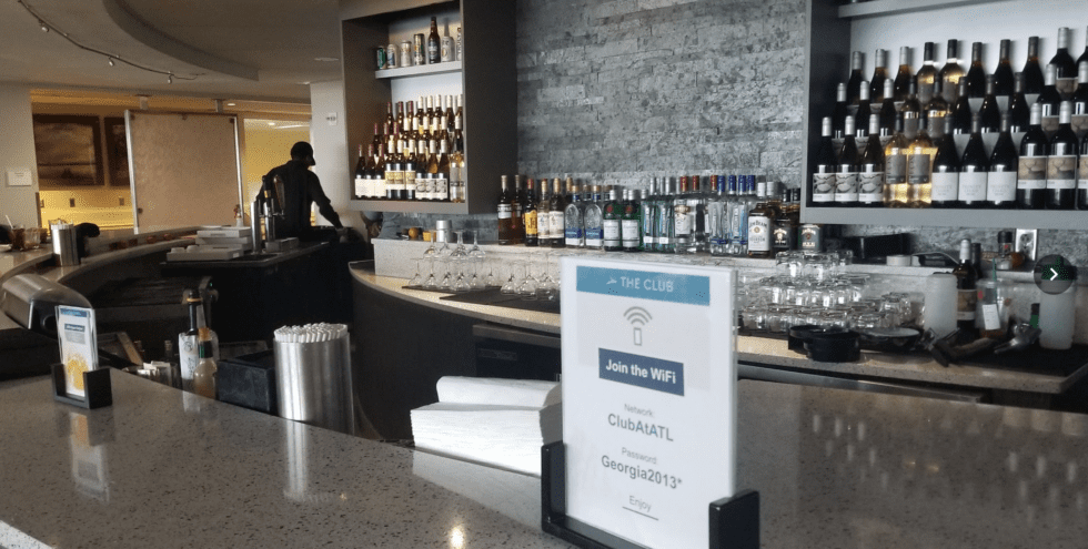 The Club ATL Lounge Review - Points with a Crew