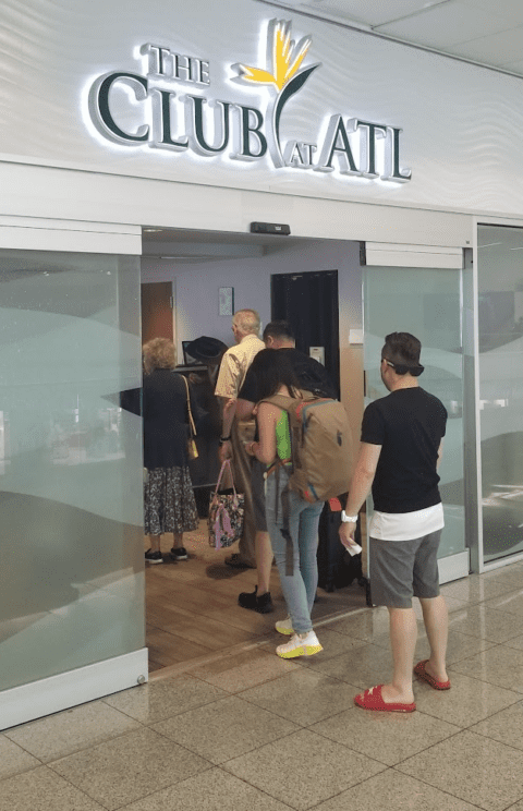 The Club ATL Lounge Review - Points with a Crew