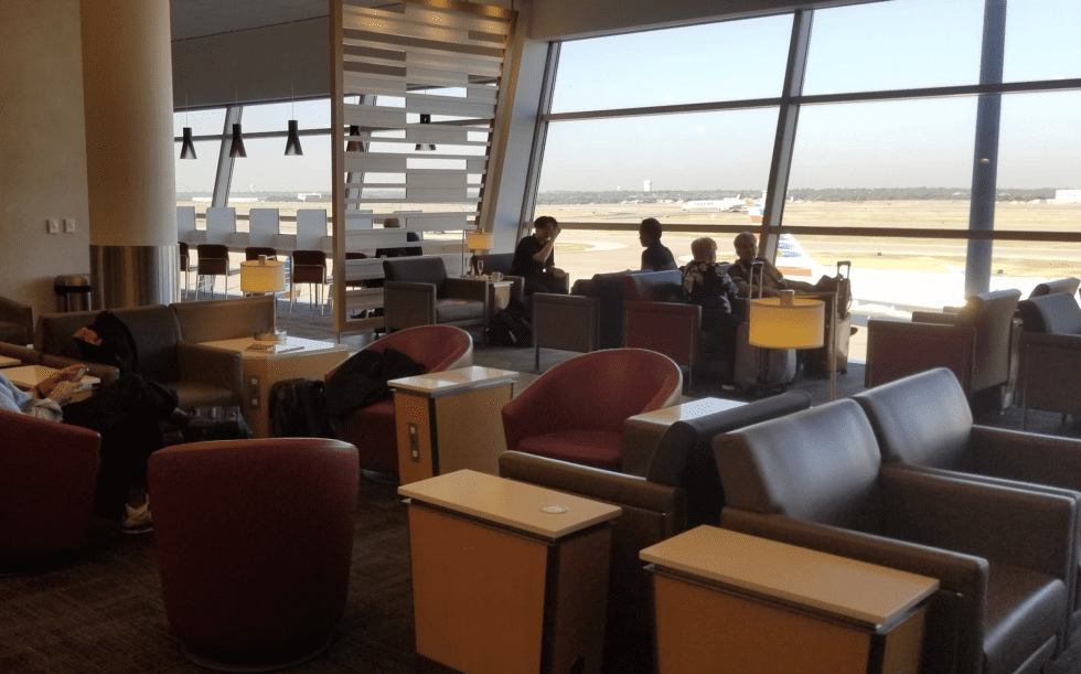 Dallas DFW / American Airlines Flagship Lounge Review - Points with a Crew
