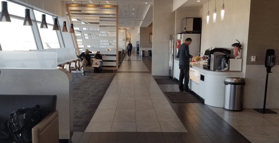 Dallas DFW / American Airlines Flagship Lounge Review - Points with a Crew