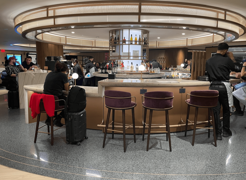 Chase Sapphire Lounge LGA Review - LaGuardia Airport Priority Pass ...