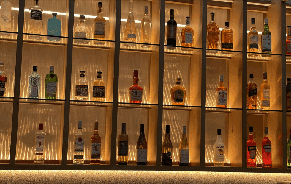 Escape Lounge PDX Lounge Review - Portland Airport Priority Pass - Points with a Crew