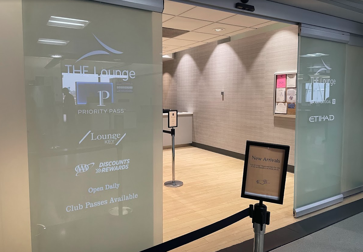 the-lounge-bos-boston-airport-priority-pass-entrance - Points with a Crew