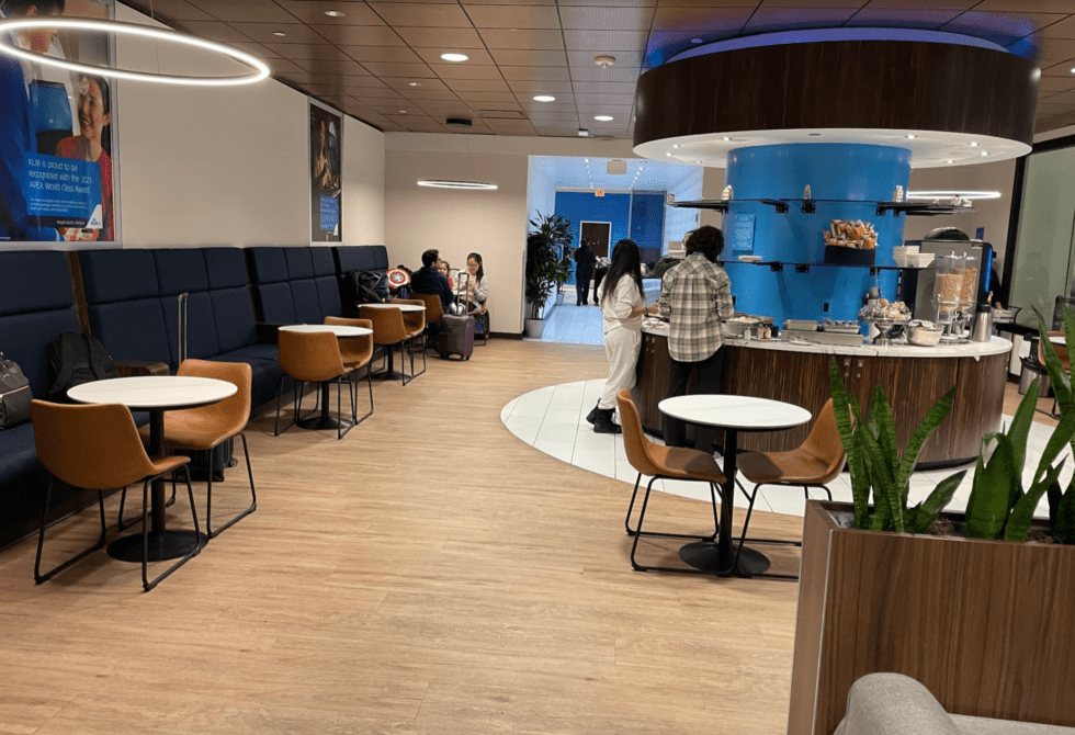 Houston KLM Crown Lounge Review - IAH Priority Pass Lounge - Points ...